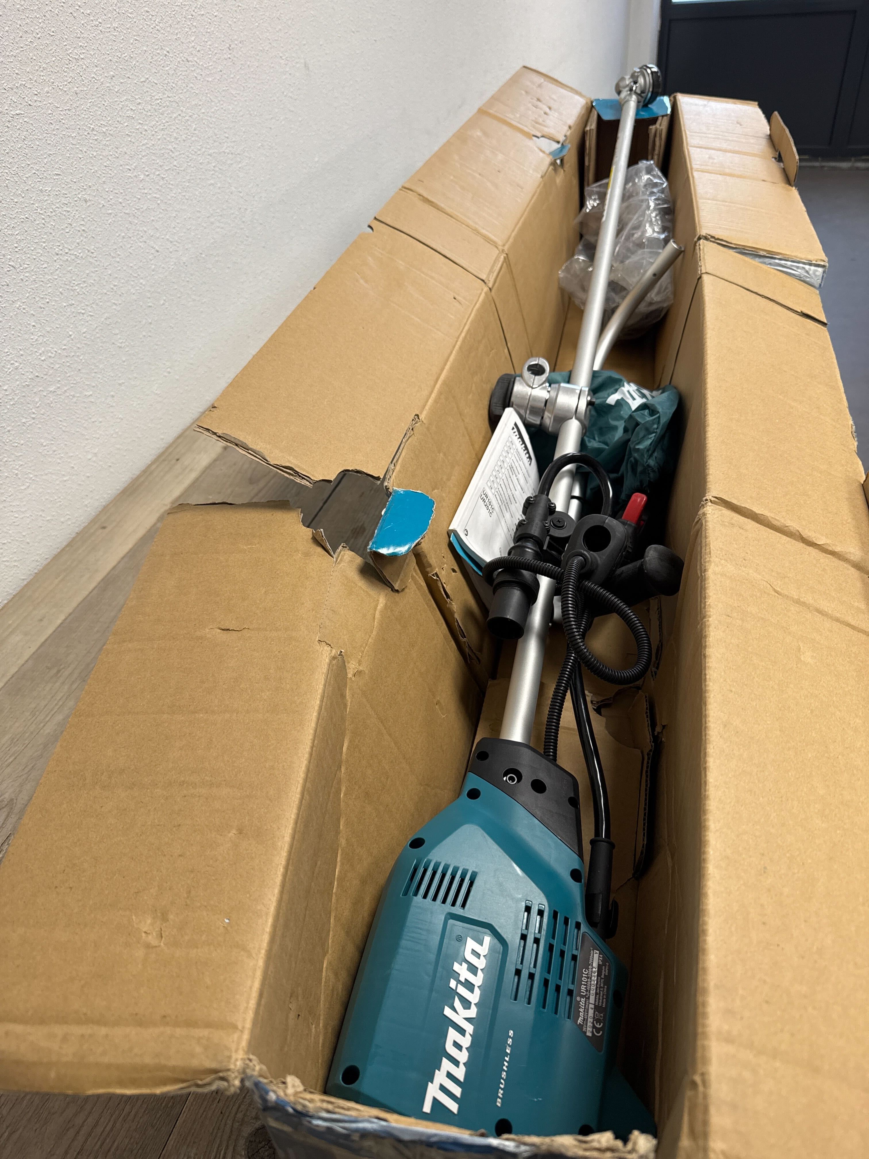 Makita UR101CZ 36V Bosmaaier met Asymmetrisch Stuur - Tweede Kans kopen ...